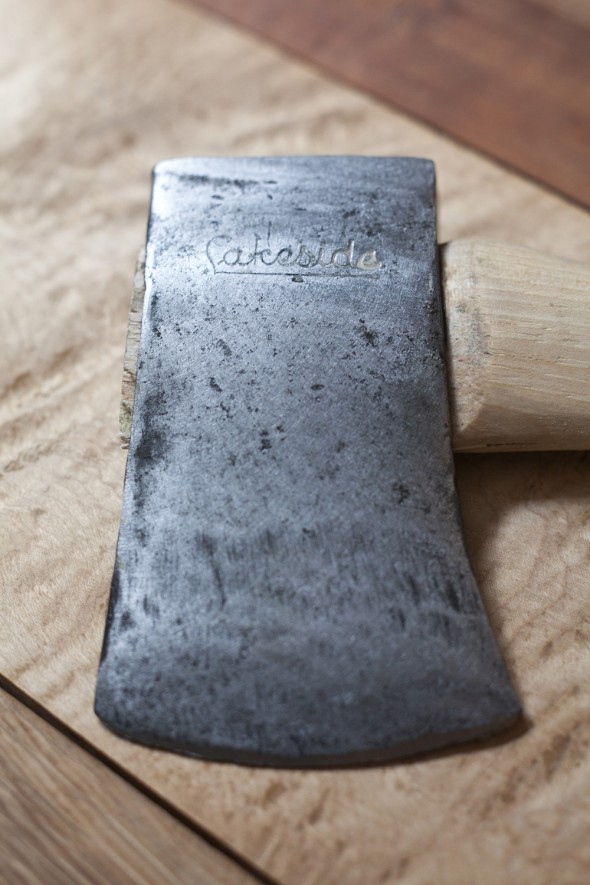 The Lakeside Hatchet | Nightfox.es